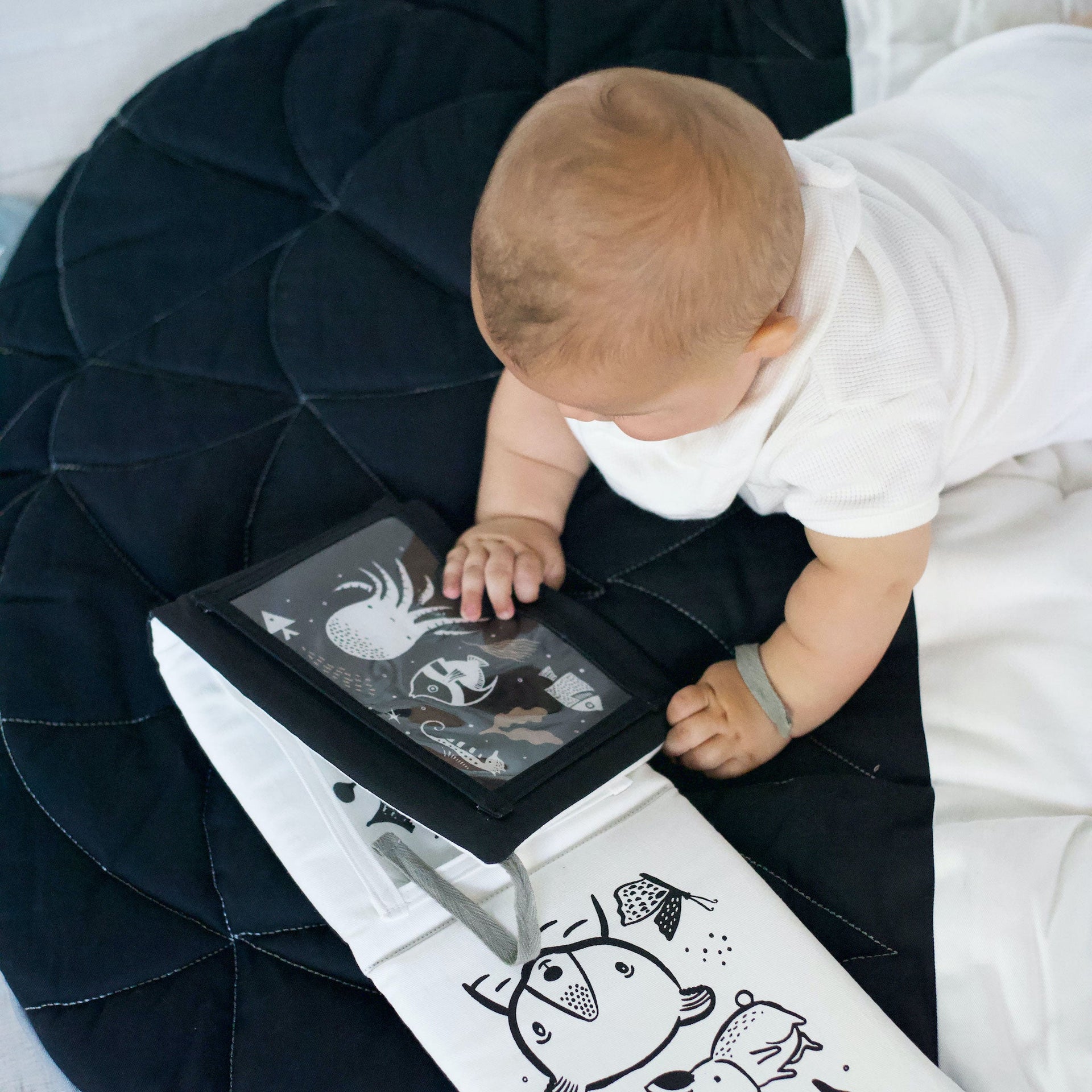 Baby Tummy Time Gallery with Mirror Gift Set – Wee Gallery