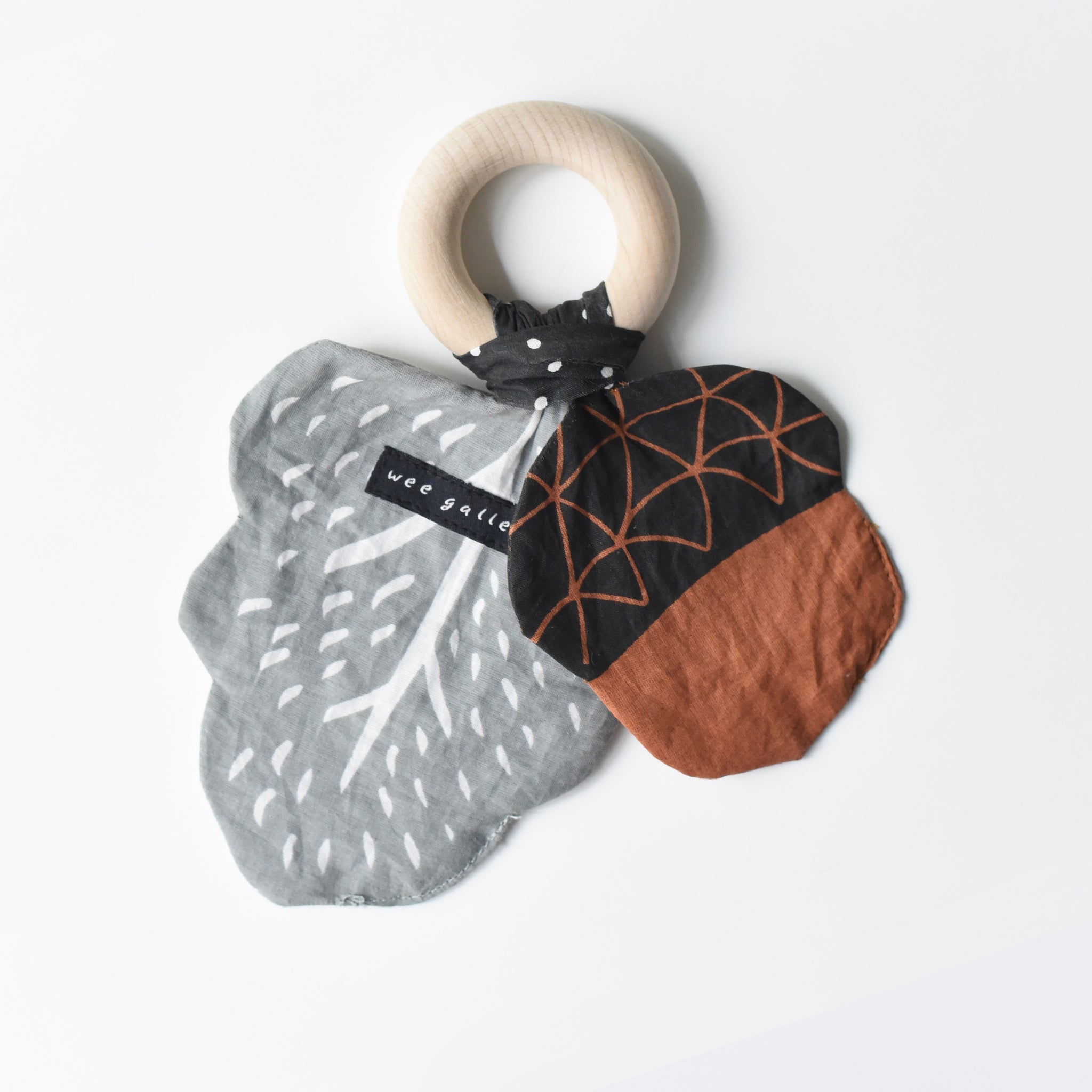 Crinkle Teether - Acorn – Wee Gallery